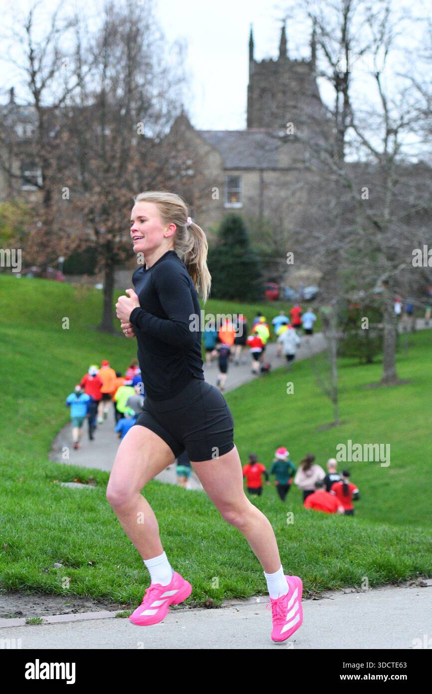 Huddersfield, Yorkshire, UK. 25 December 2025. Hundreds of runners ...