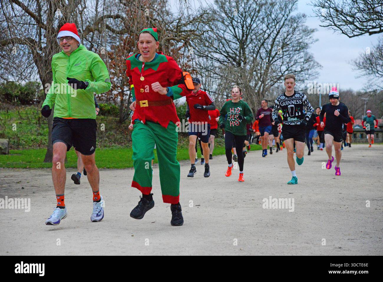 Huddersfield, Yorkshire, UK. 25 December 2025. Hundreds of runners ...