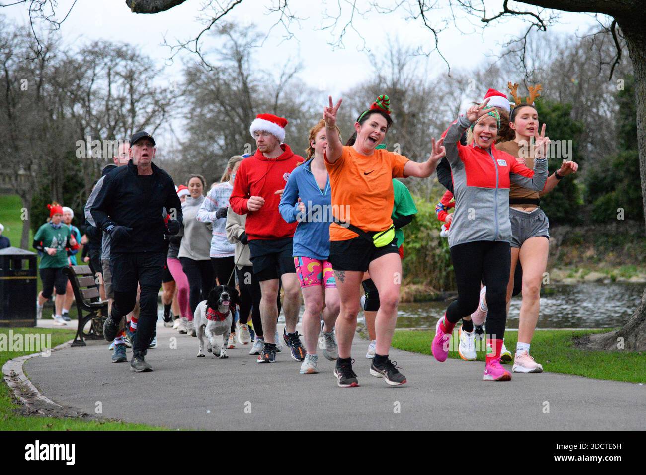 Huddersfield, Yorkshire, UK. 25 December 2025. Hundreds of runners ...