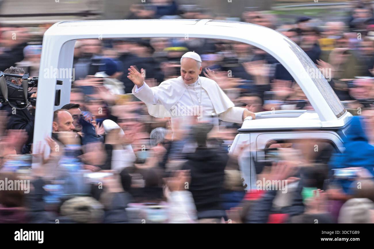 Rom, Vatikan Weihnachten 25.12.2025 Papst Leo XIV. ist in seine ...