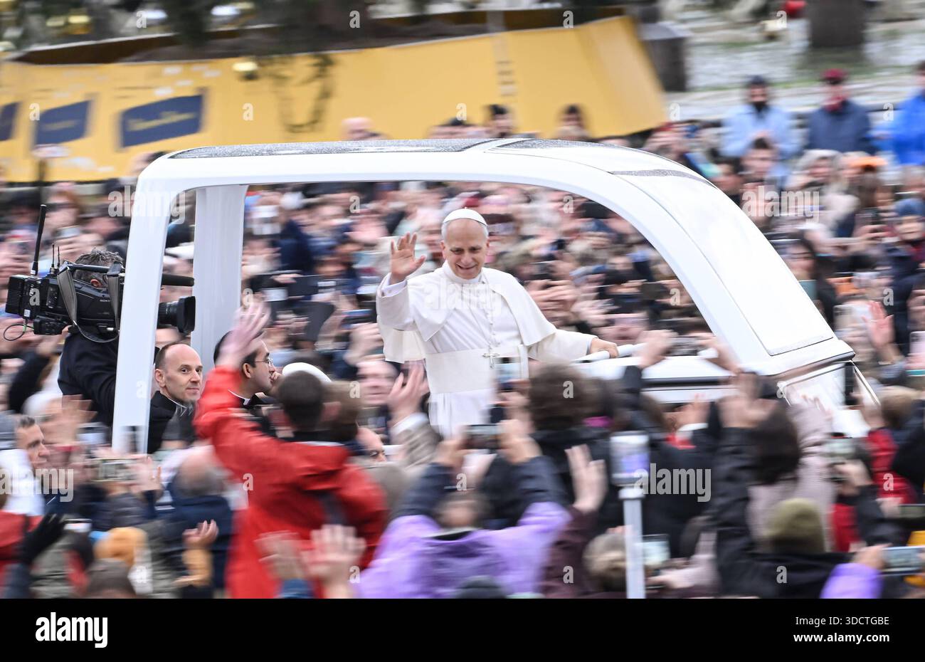 Rom, Vatikan Weihnachten 25.12.2025 Papst Leo XIV. ist in seine ...