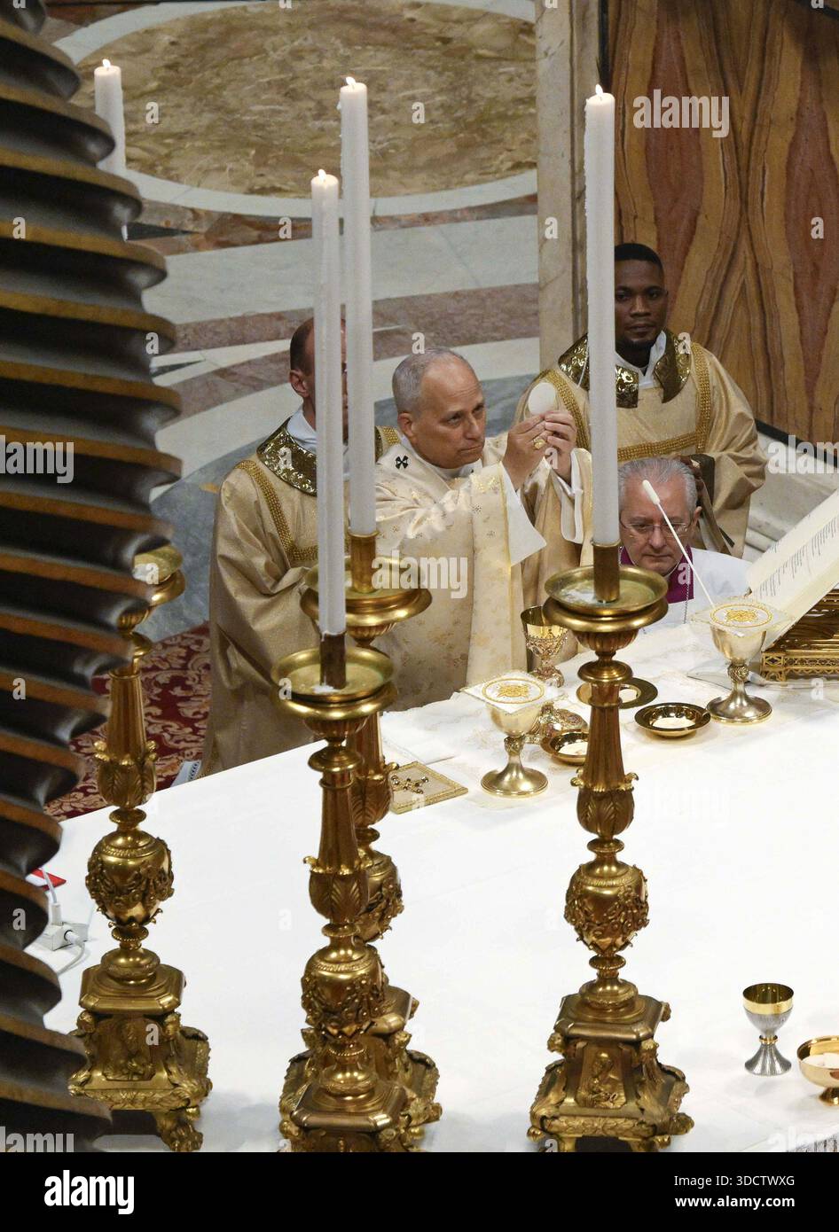 Pope Leo XIV celebrates Christmas morning Mass in St Peter’s Basilica ...