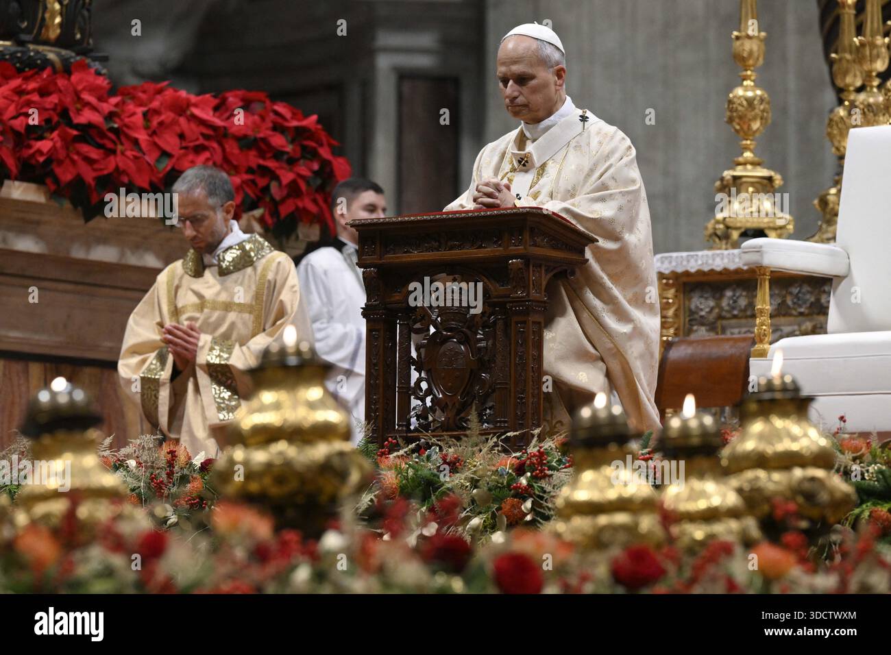 Pope Leo XIV celebrates Christmas morning Mass in St Peter’s Basilica ...