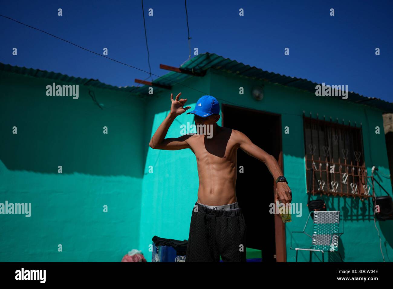 Abraham Castro, a Venezuelan migrant who abandoned the journey with his ...