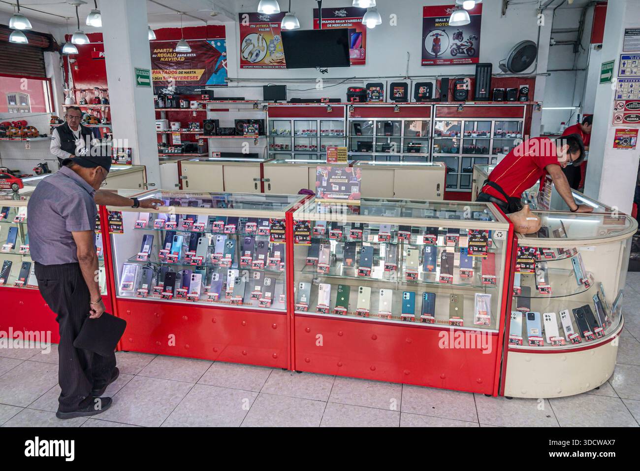 Pawn shop interior hi-res stock photography and images - Alamy