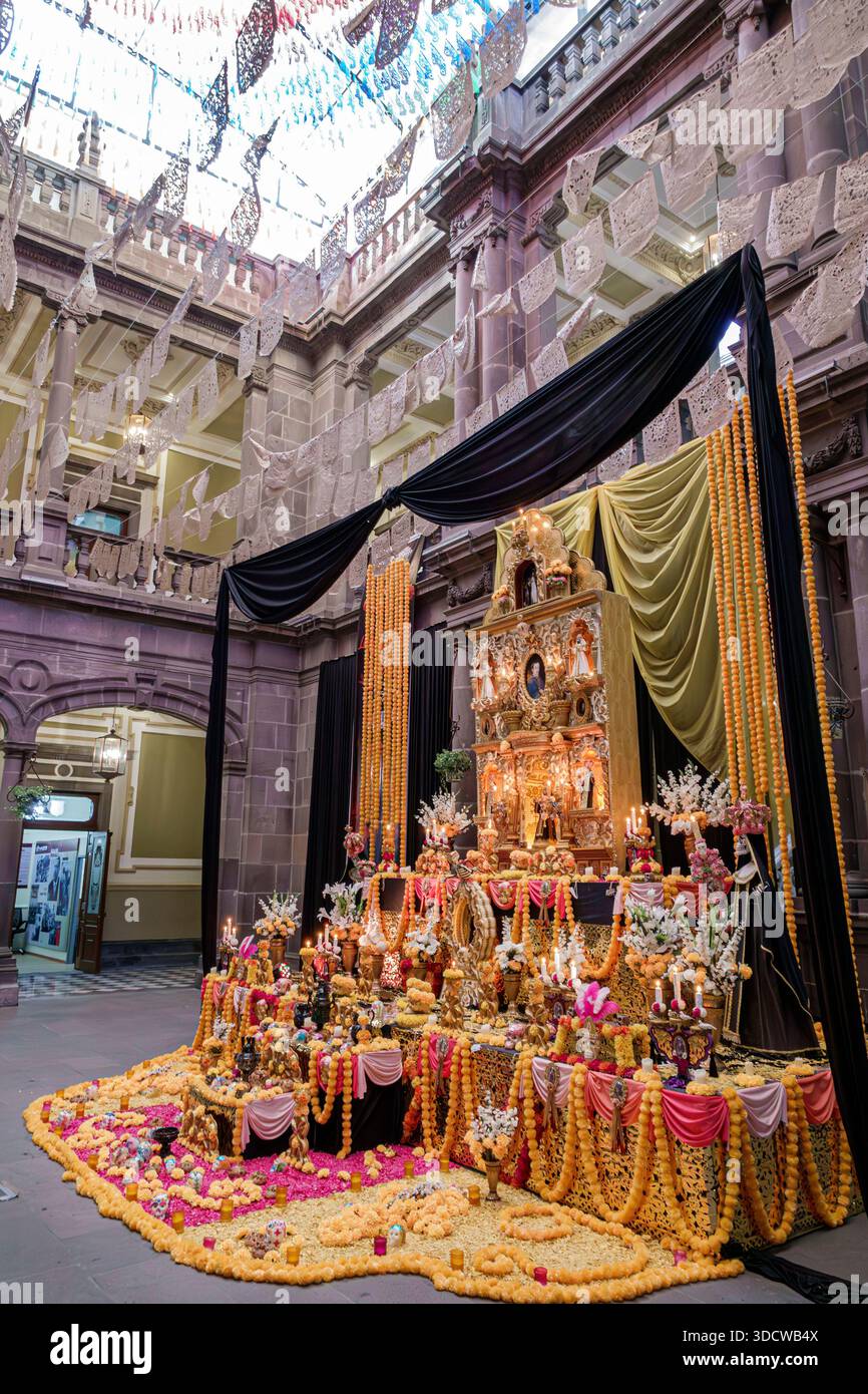 Indoor day of the dead altar ofrenda hi-res stock photography and ...