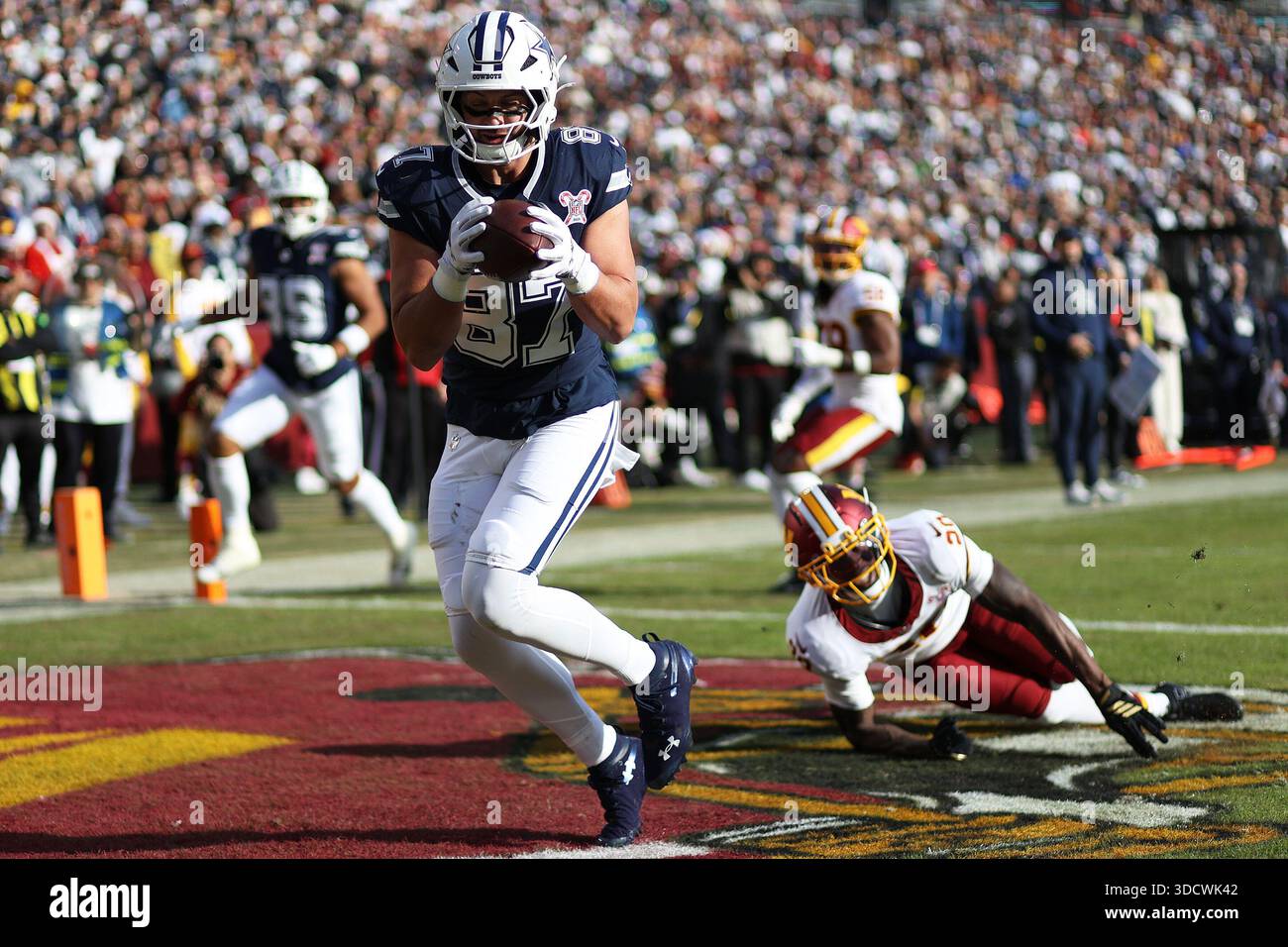 Dallas Cowboys tight end Jake Ferguson (87) catches a touchdown pass ...