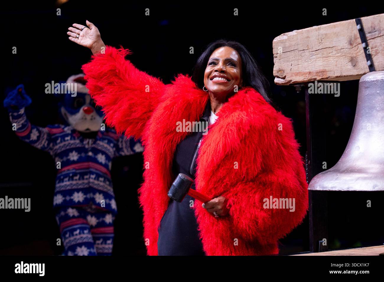 Actress Sheryl Lee Ralph comes out to ring the Bell prior to NBA ...