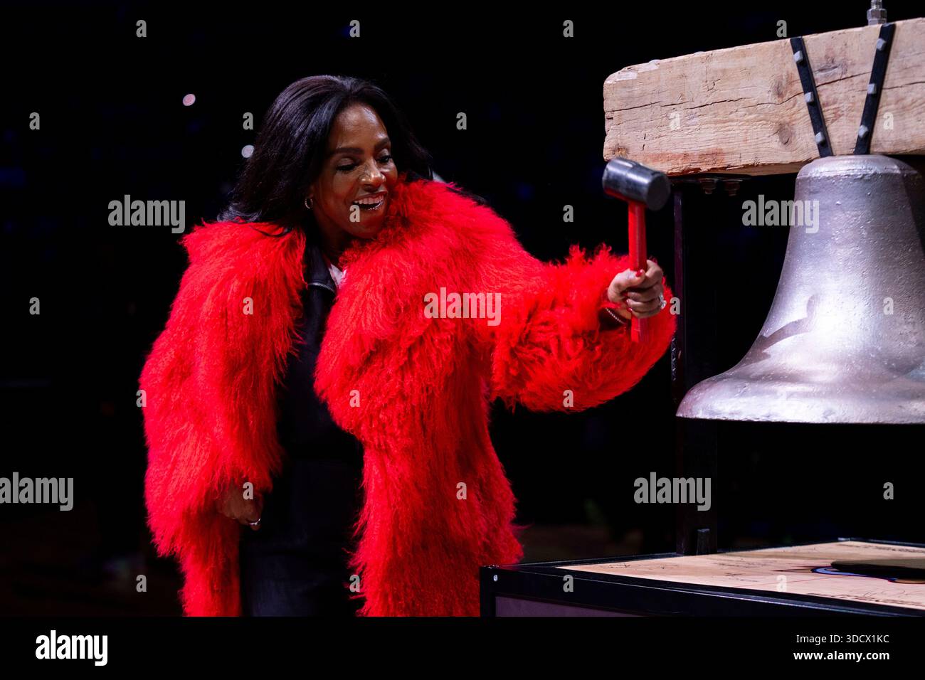 Actress Sheryl Lee Ralph comes out to ring the Bell prior to NBA ...