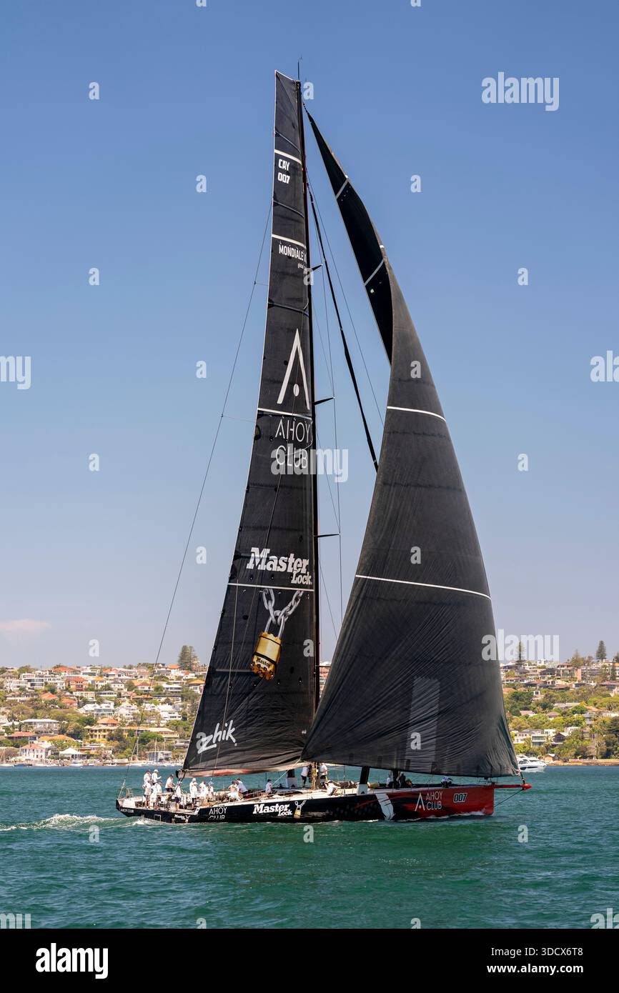 Masterlock Comanche - 2025 Sydney Hobert First across the line Maxi ...