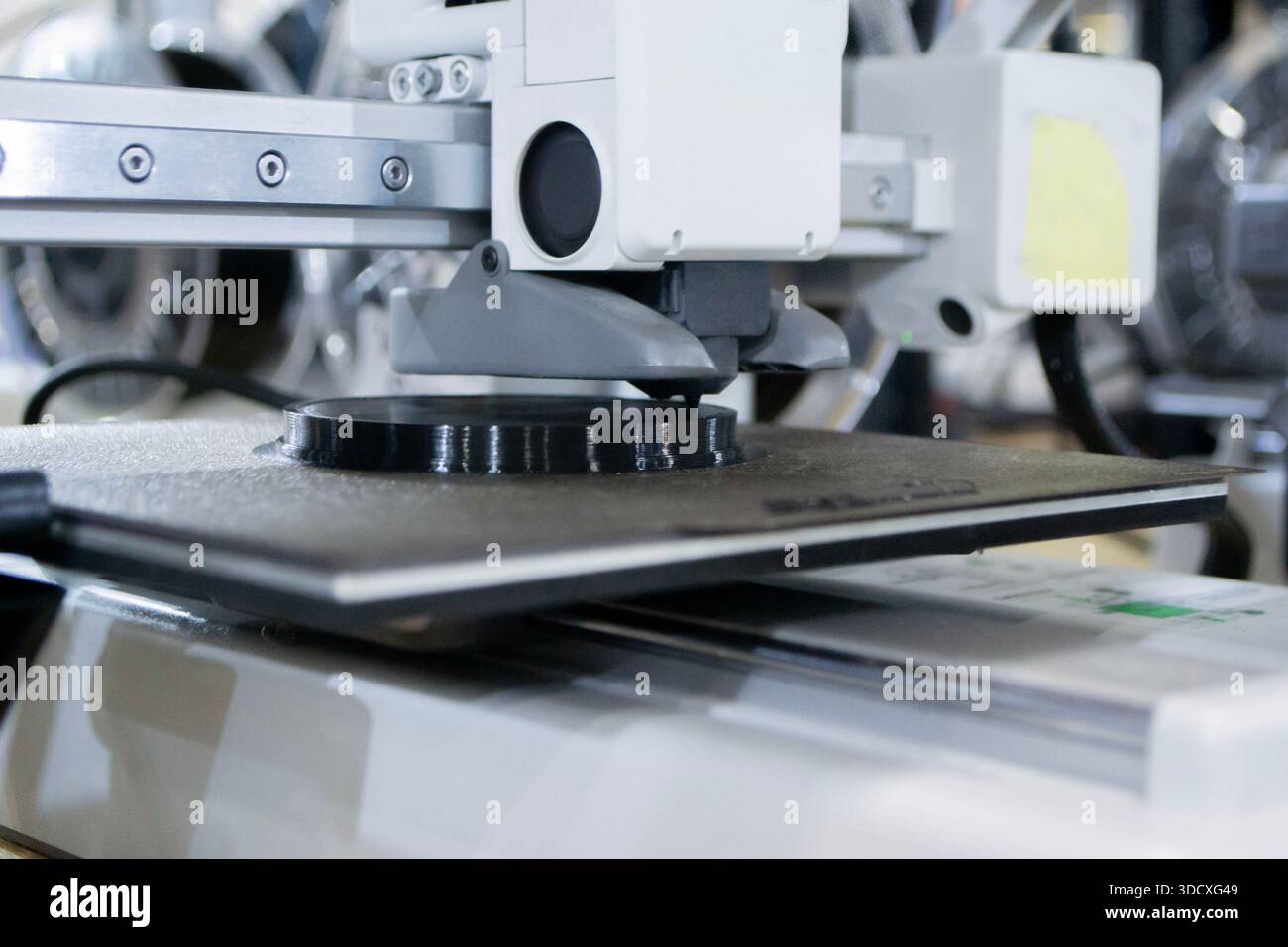 3d printing in progress automatic hi-res stock photography and images ...