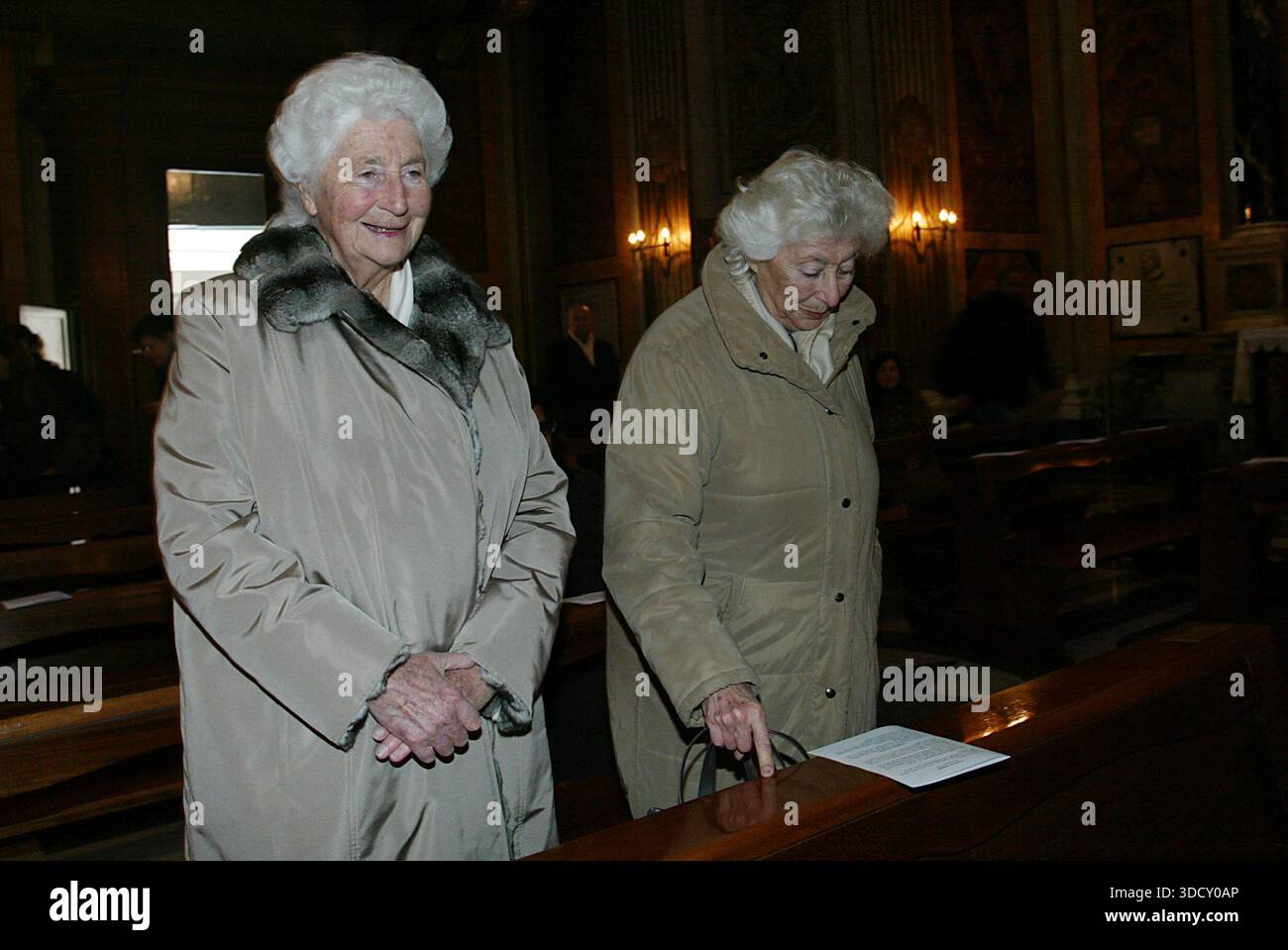 © Michele Ricci/ Lapresse 24 - 01 - 2005 Roma Interni Messa di ...