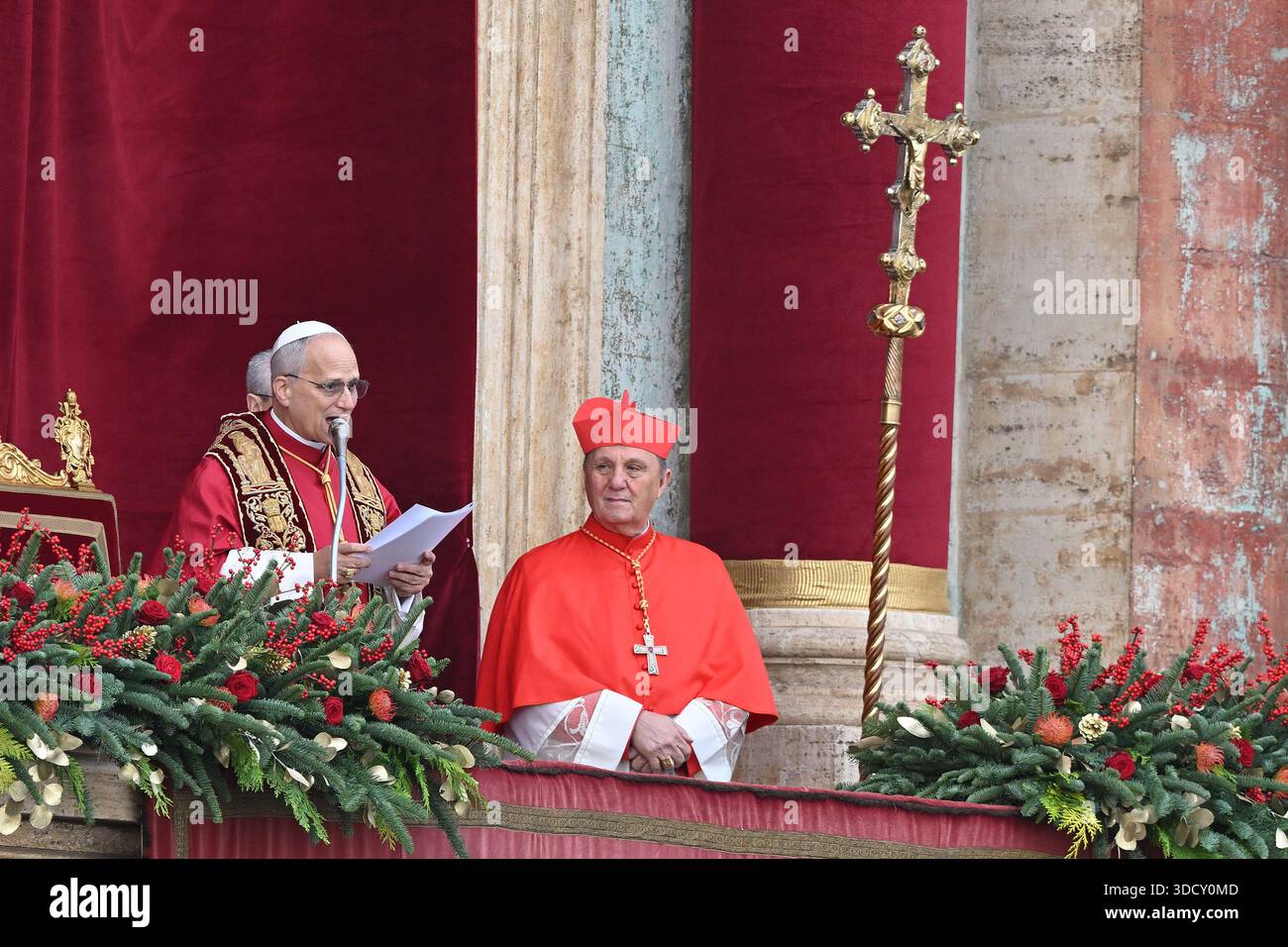 **NO LIBRI** Italy, Rome, Vatican, 2025/12/25 Pope Leo XIV at the main ...