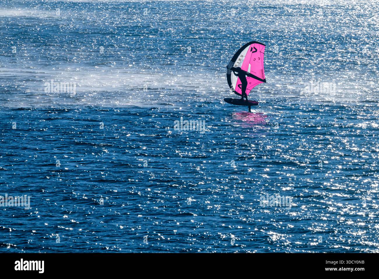 26 December 2025, Bavaria, Urfeld: A wingsurfer enjoys the wind on Lake ...