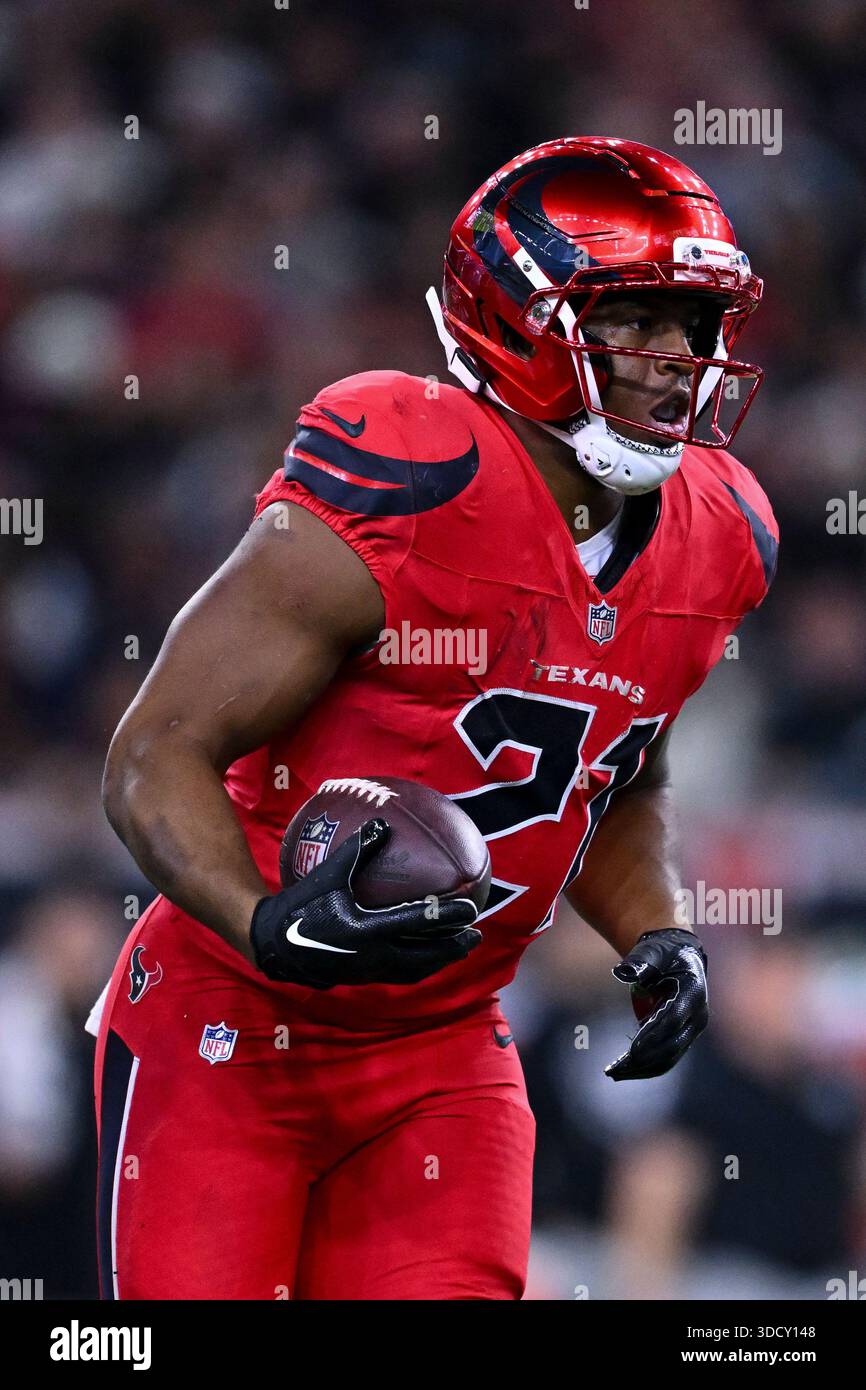 Houston Texans running back Nick Chubb (21) runs the ball during an NFL ...