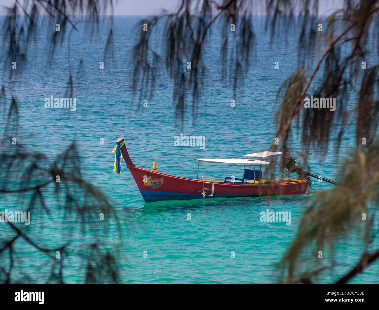 Traditional thai longtail fishing hi-res stock photography and images ...