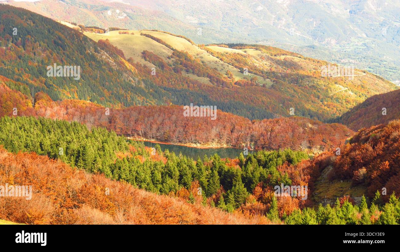 Lago delle guadine hi-res stock photography and images - Alamy
