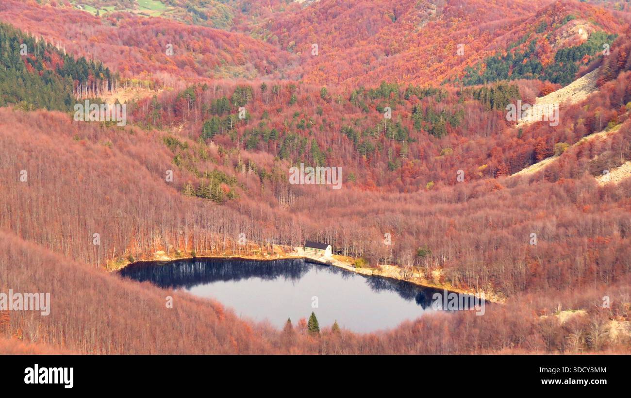 Lago delle guadine hi-res stock photography and images - Alamy