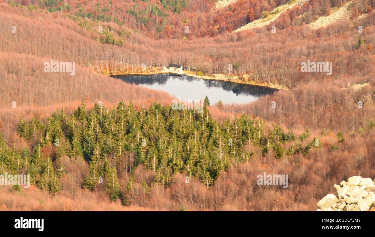 Lago delle guadine hi-res stock photography and images - Alamy
