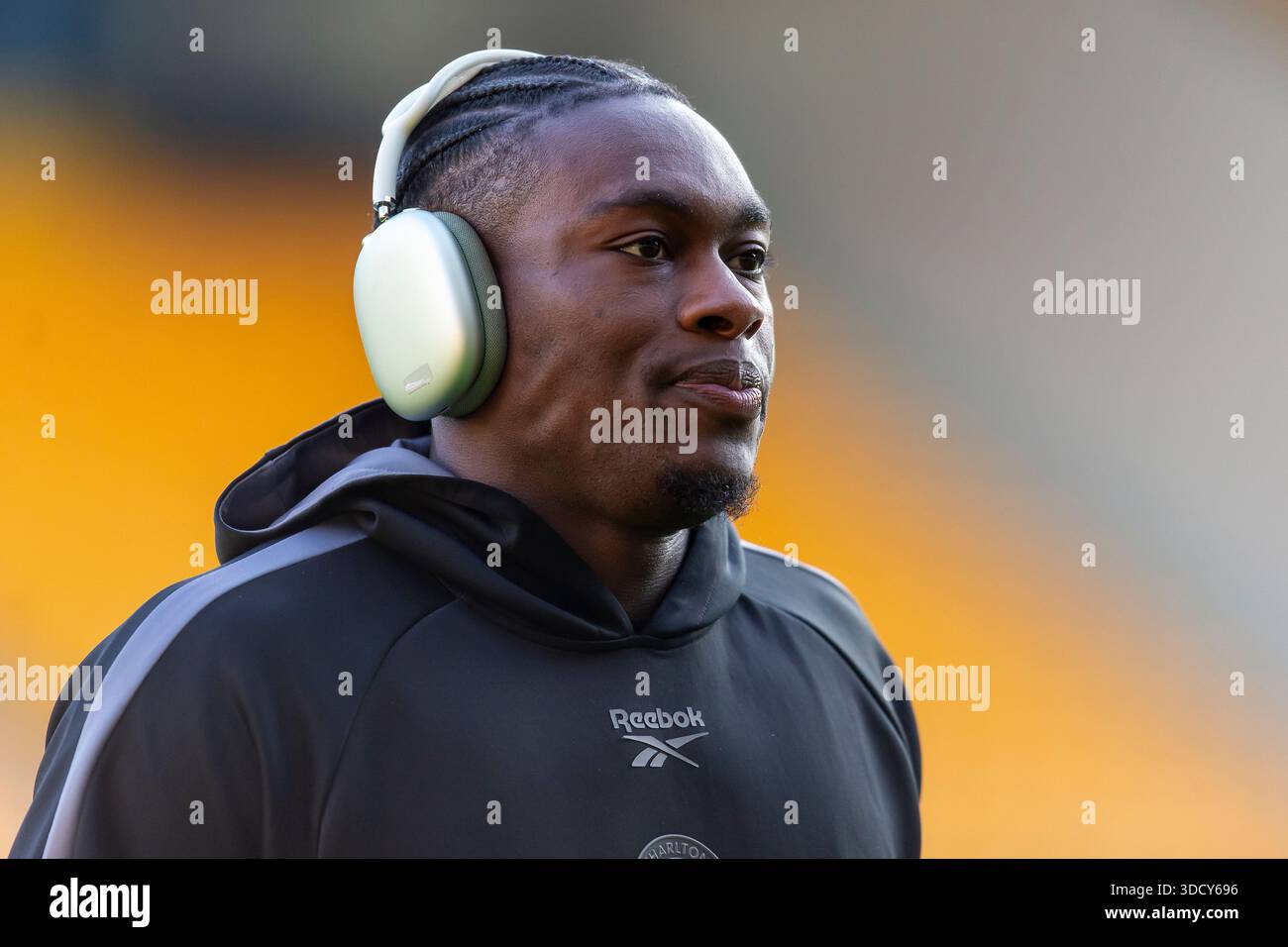 Amari'i Bell of Charlton Athletic arrives before the Sky Bet ...