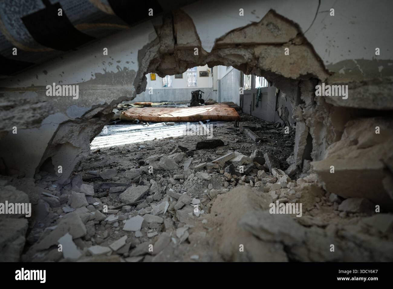 26 December 2025, Syria, Homs: The aftermath of an explosion in the Ali ...