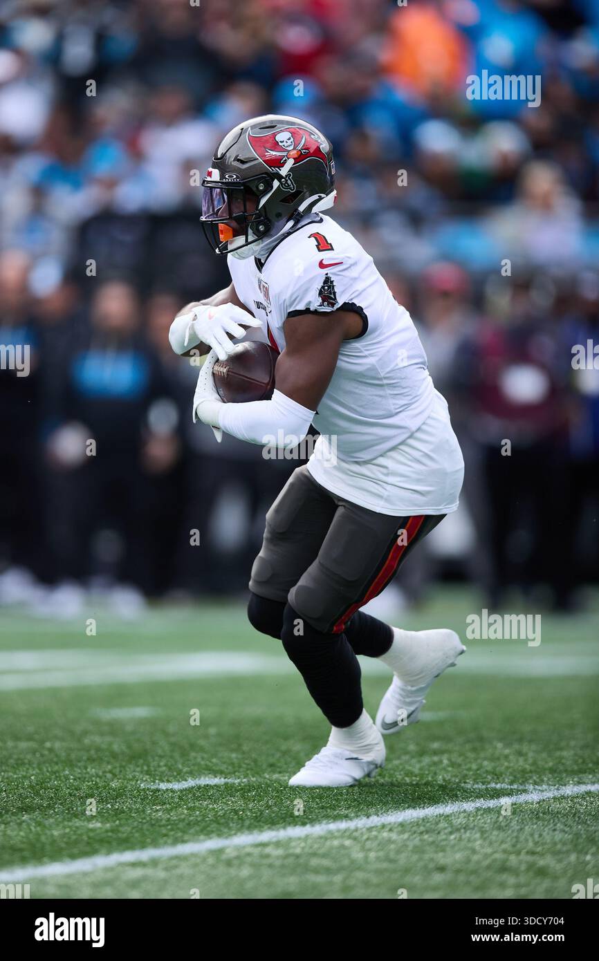 Tampa Bay Buccaneers running back Rachaad White (1) runs with the ball ...