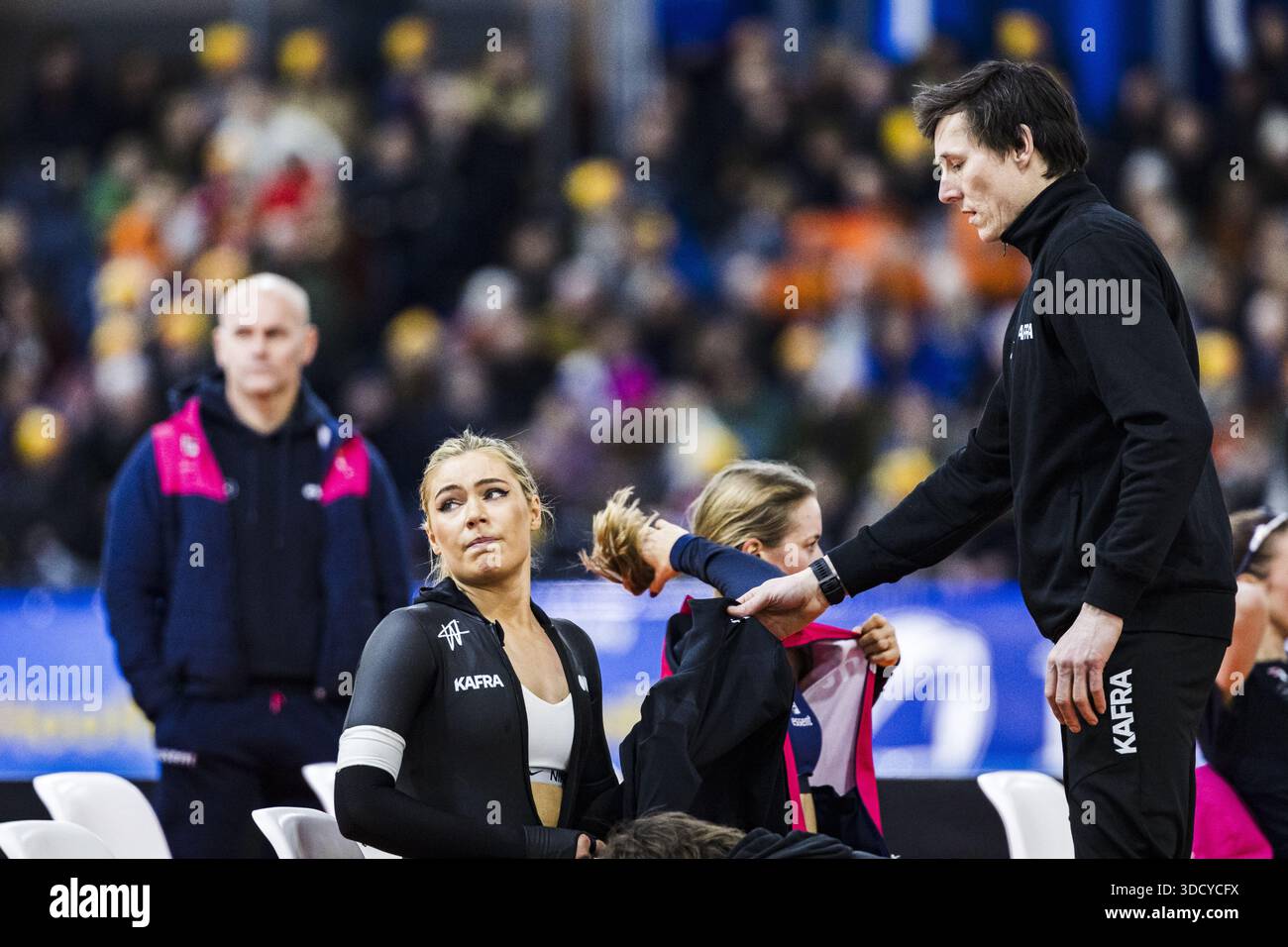 HEERENVEEN - Jutta Leerdam after her fall during the first day of the ...