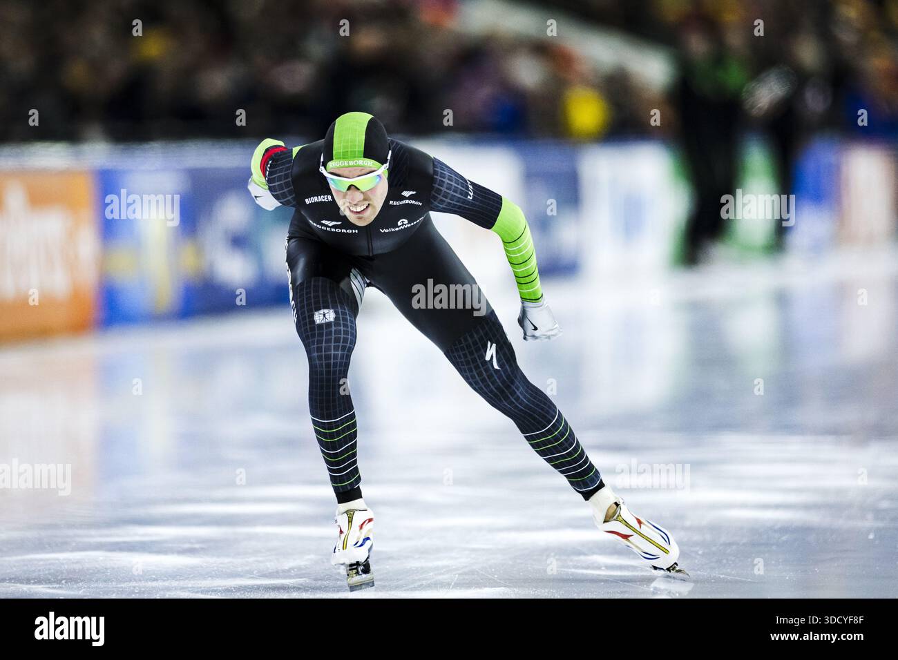 HEERENVEEN - Patrick Roest in action during the men's 5000m on the ...