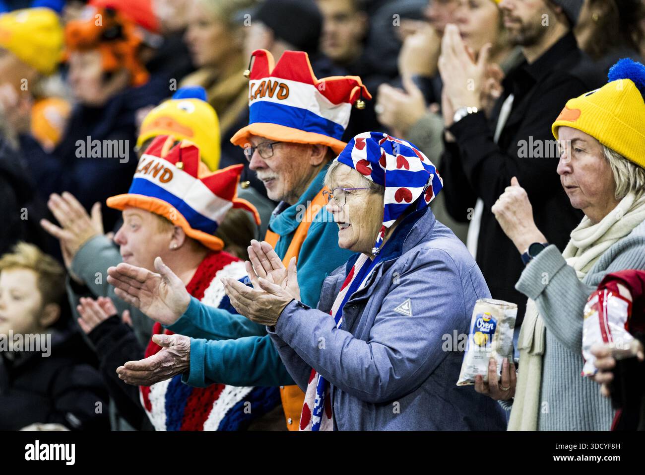HEERENVEEN - Spectators on the first day of the Olympic long track ...
