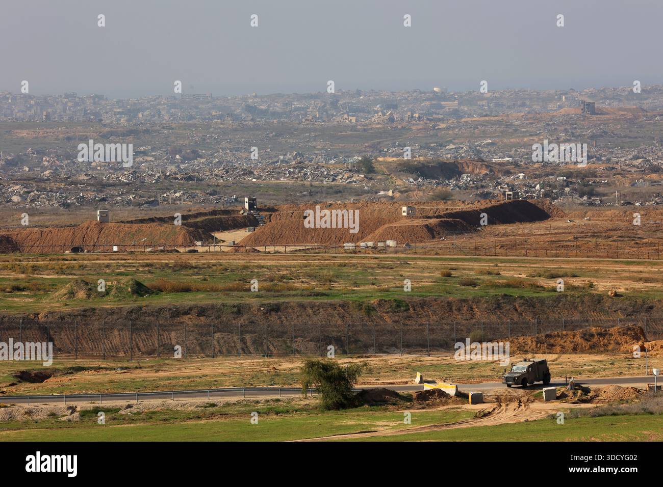 (251226) -- SDEROT, Dec. 26, 2025 (Xinhua) -- An Israeli military ...