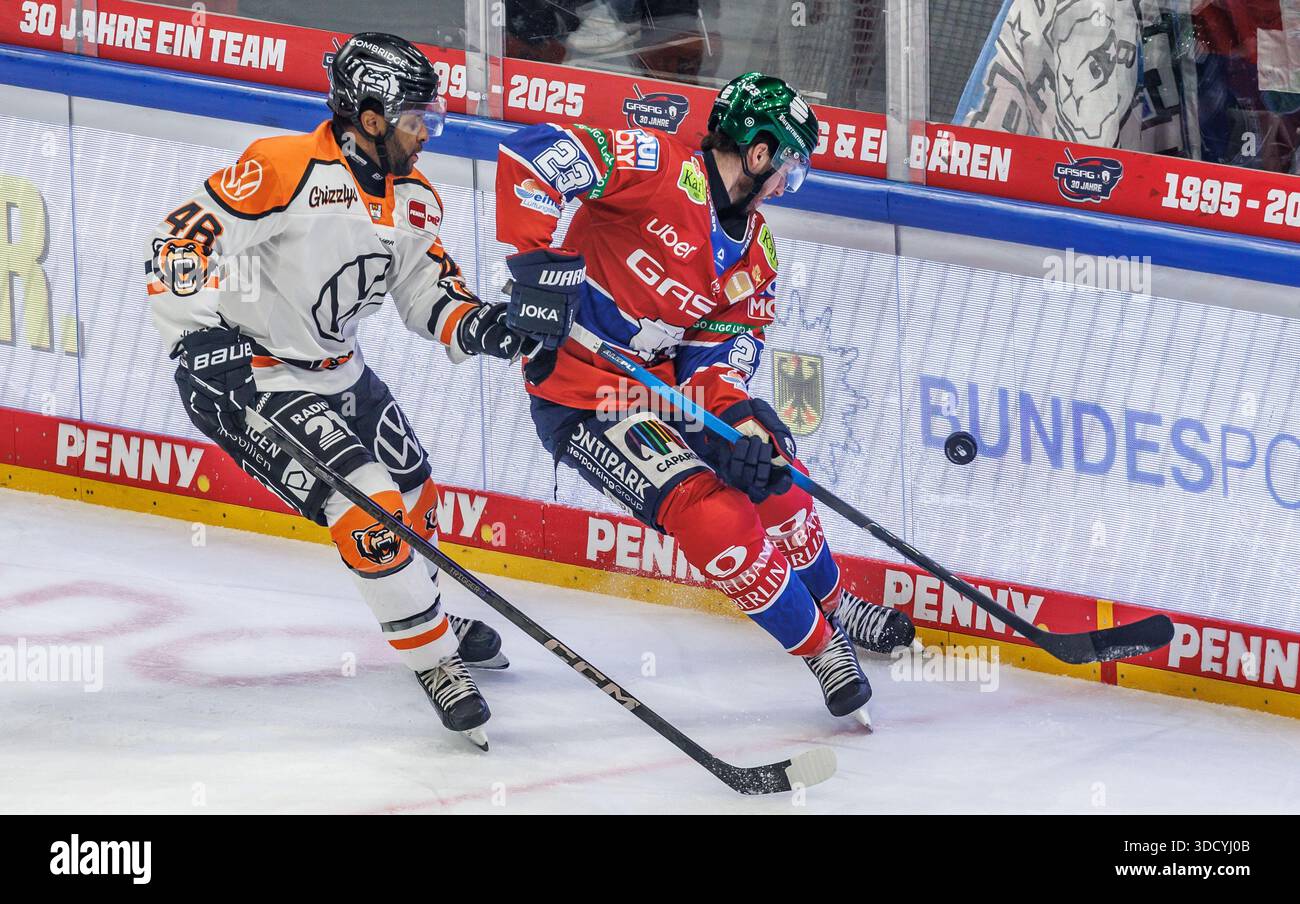 26 December 2025, Berlin: Ice hockey: DEL, Eisbären Berlin - Grizzlys ...