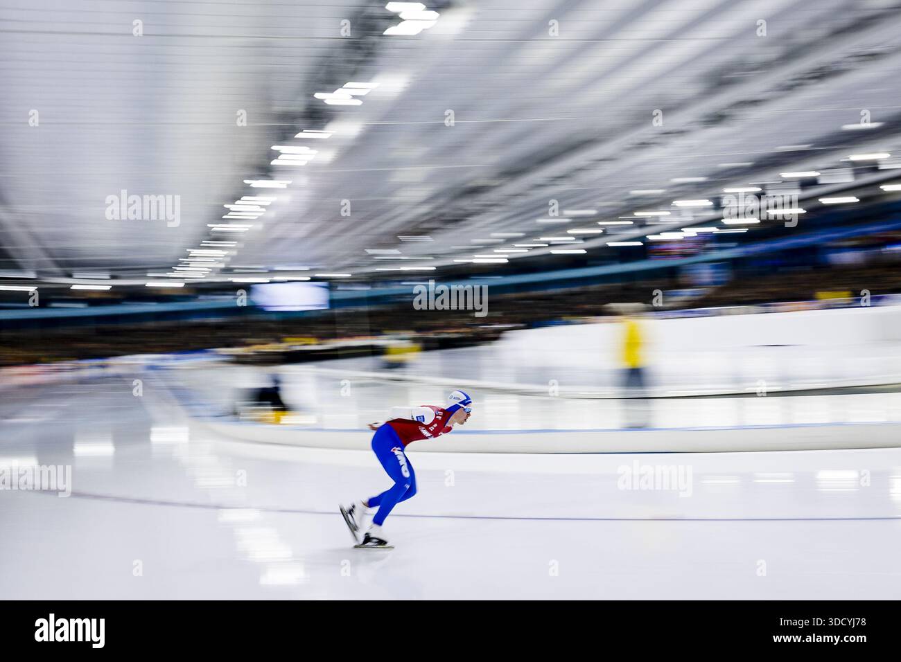HEERENVEEN - Stijn van de Bunt in action during the men's 5000m on the ...