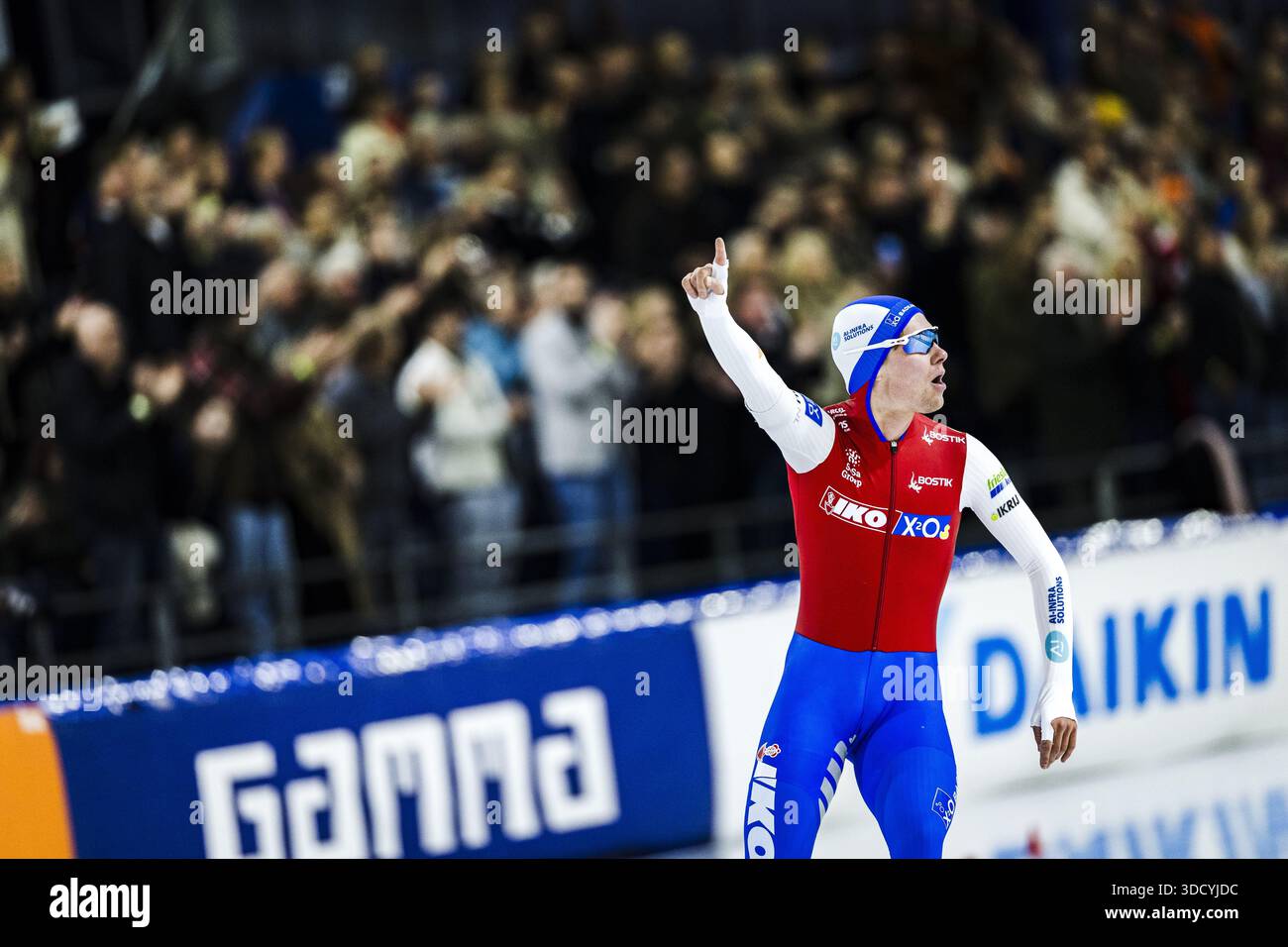 HEERENVEEN - Stijn van de Bunt in action during the men's 5000m on the ...