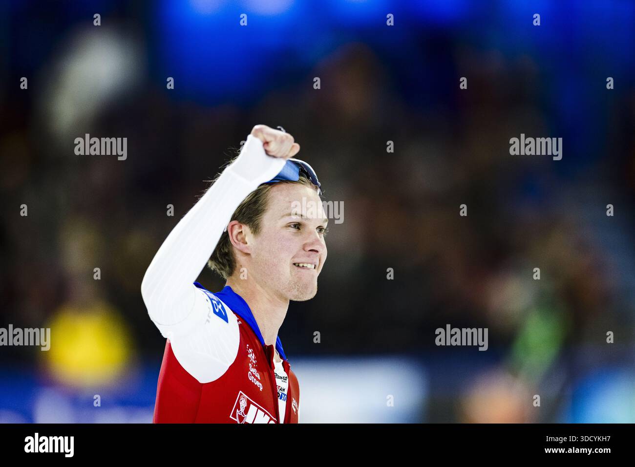 HEERENVEEN - Stijn van de Bunt reacts after the men's 5000m on the ...