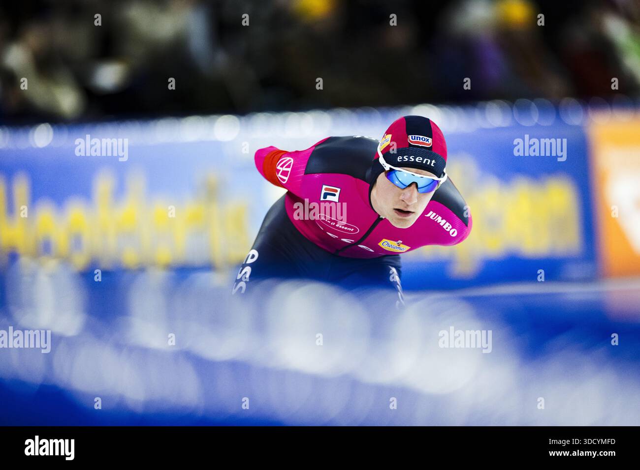 HEERENVEEN - Beau Snellink in action during the men's 5000m on the ...
