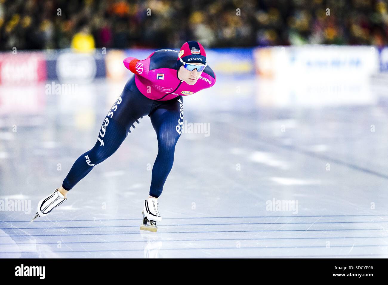 HEERENVEEN - Beau Snellink in action during the men's 5000m on the ...