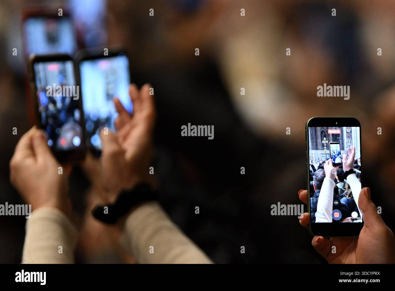**NO LIBRI** Italy, Rome, Vatican, 2025/12/25 .Pope Leo XIV performs ...