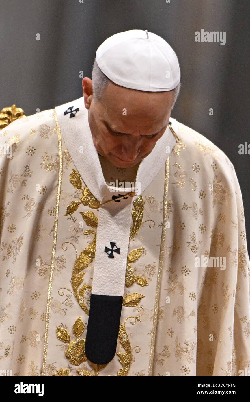 **NO LIBRI** Italy, Rome, Vatican, 2025/12/25 .Pope Leo XIV performs ...