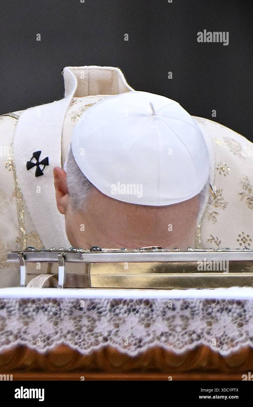 **NO LIBRI** Italy, Rome, Vatican, 2025/12/25 .Pope Leo XIV performs ...