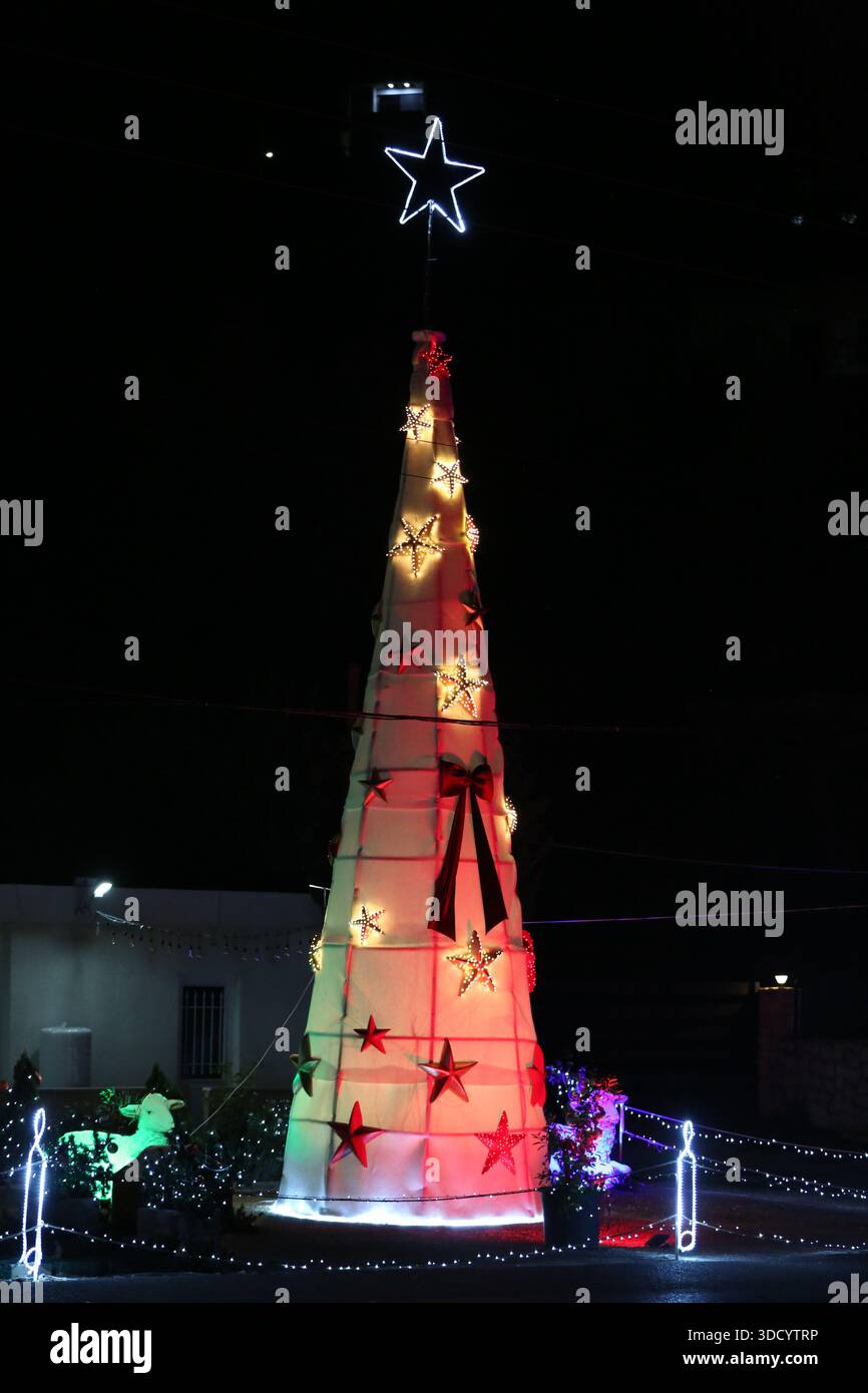 **NO LIBRI** Libano, Amchit , 2025/12/25 Nativity scene in the Obeidat ...