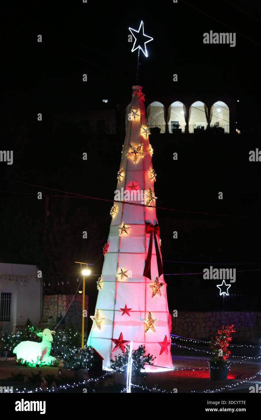 **NO LIBRI** Libano, Amchit , 2025/12/25 Nativity scene in the Obeidat ...