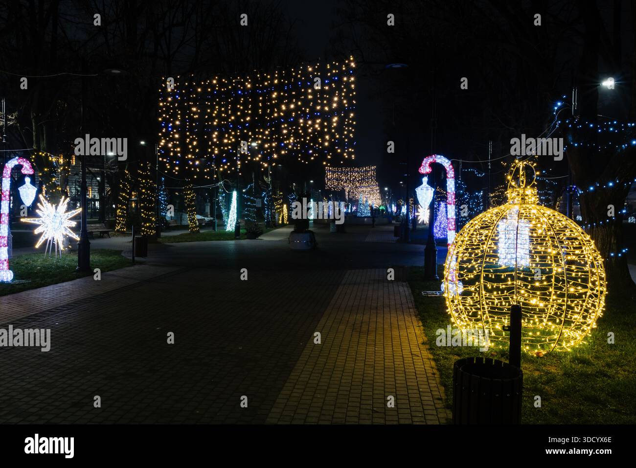 Targoviste christmas market decorated hi-res stock photography and ...
