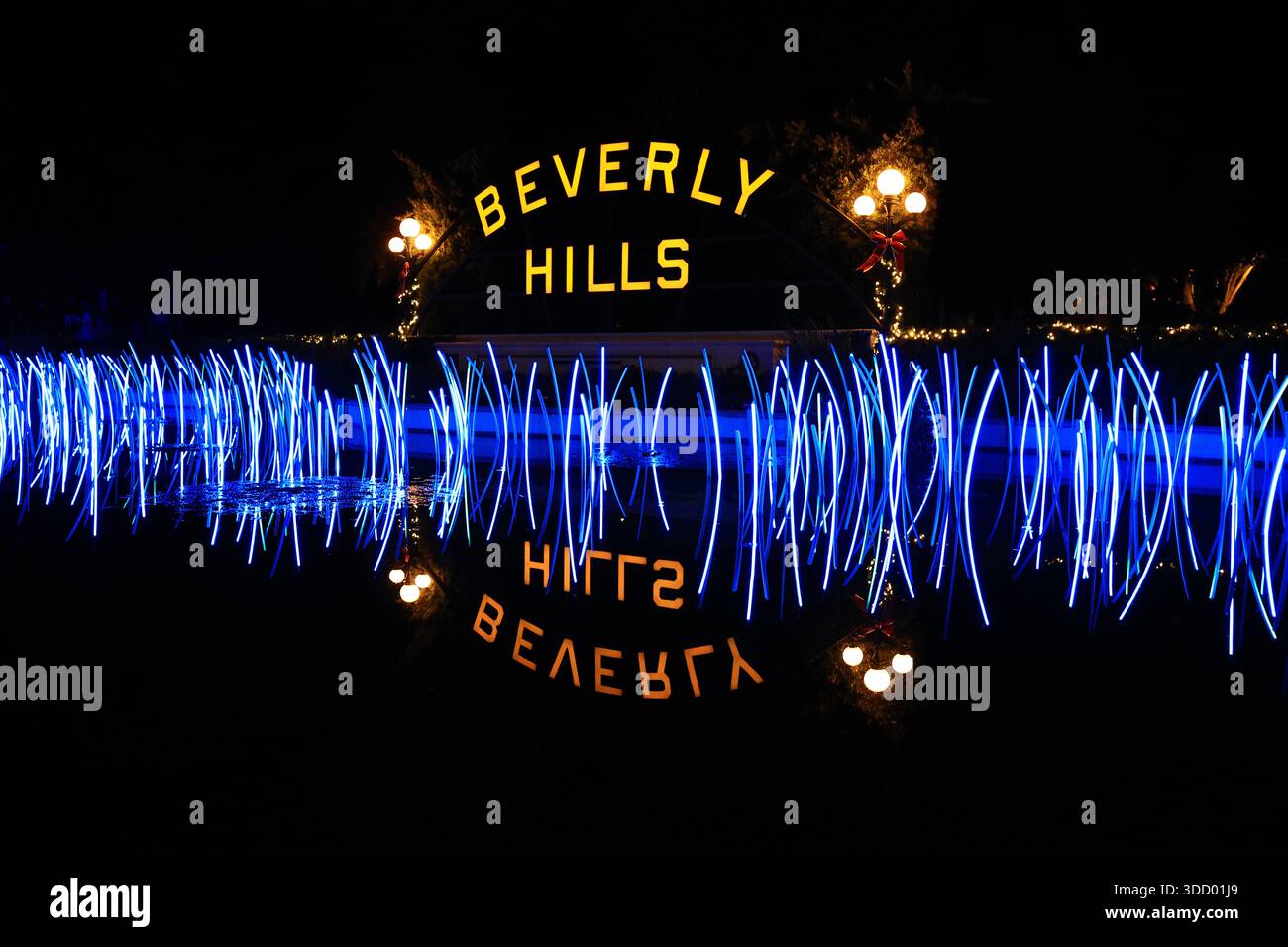 Beverly Hills, California: Beverly Hills Sign and fountain by night at ...