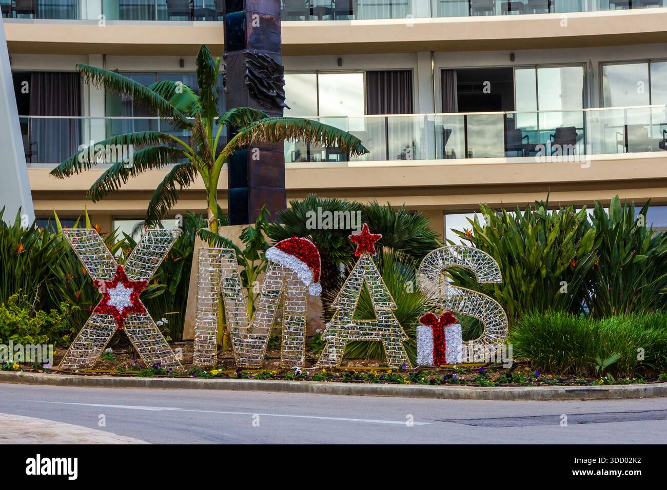 String lights cast warm hi-res stock photography and images - Alamy