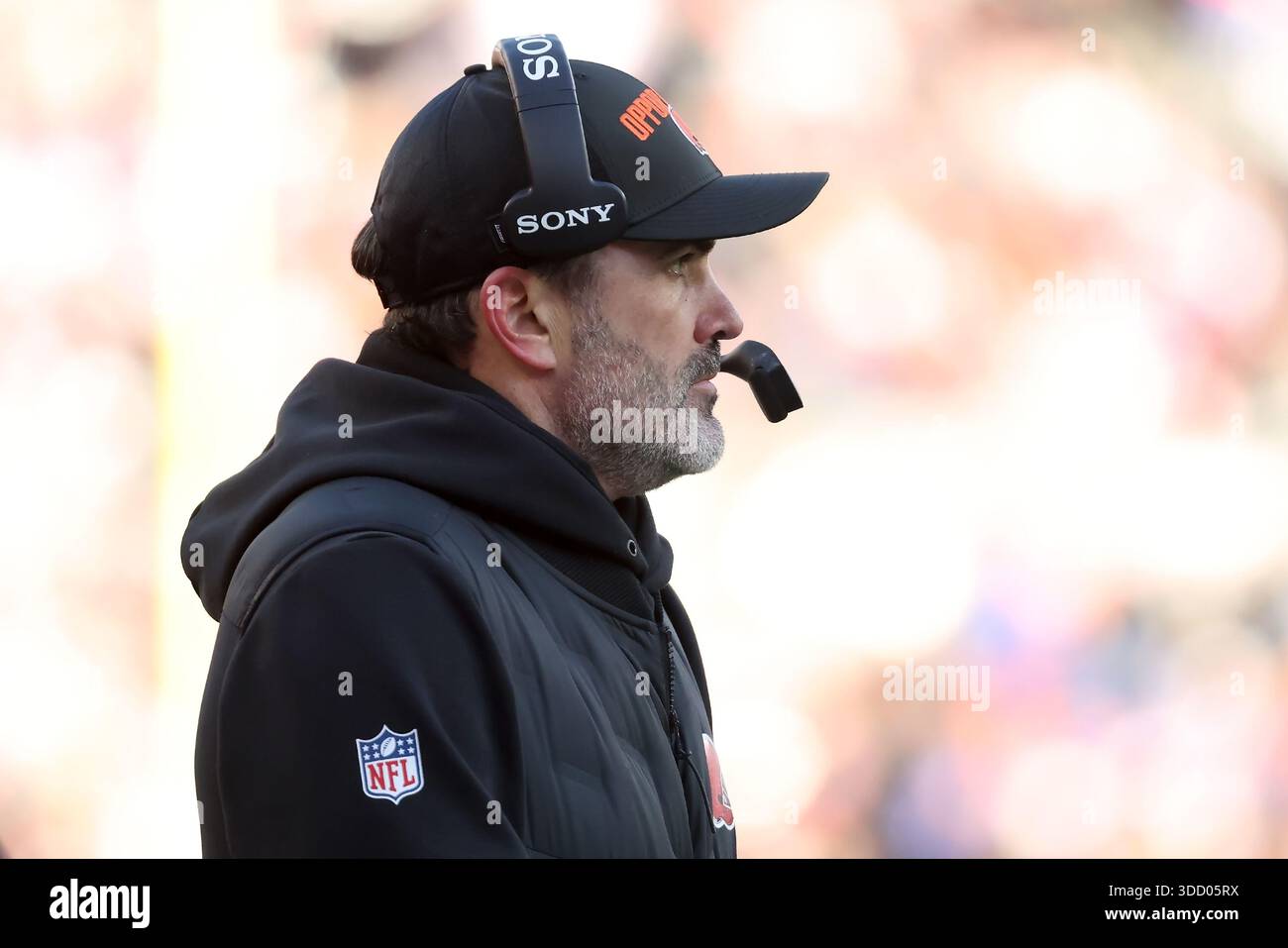 Cleveland Browns head coach Kevin Stefanski stands on the sideline ...
