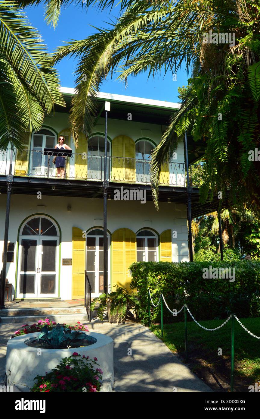 Palm trees surround historic hi-res stock photography and images - Alamy