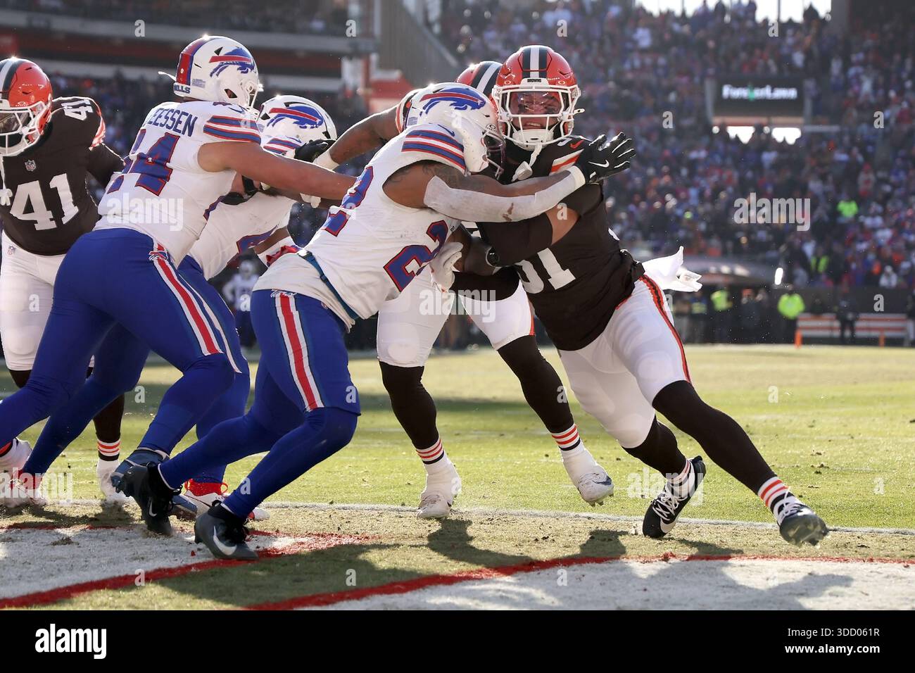 Buffalo Bills running back Ray Davis (22) blocks Cleveland Browns ...