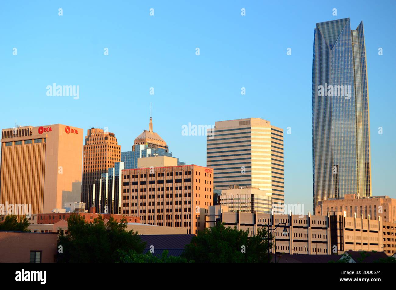 The Devon Energy Tower rises over the skyline of Oklahoma City ...