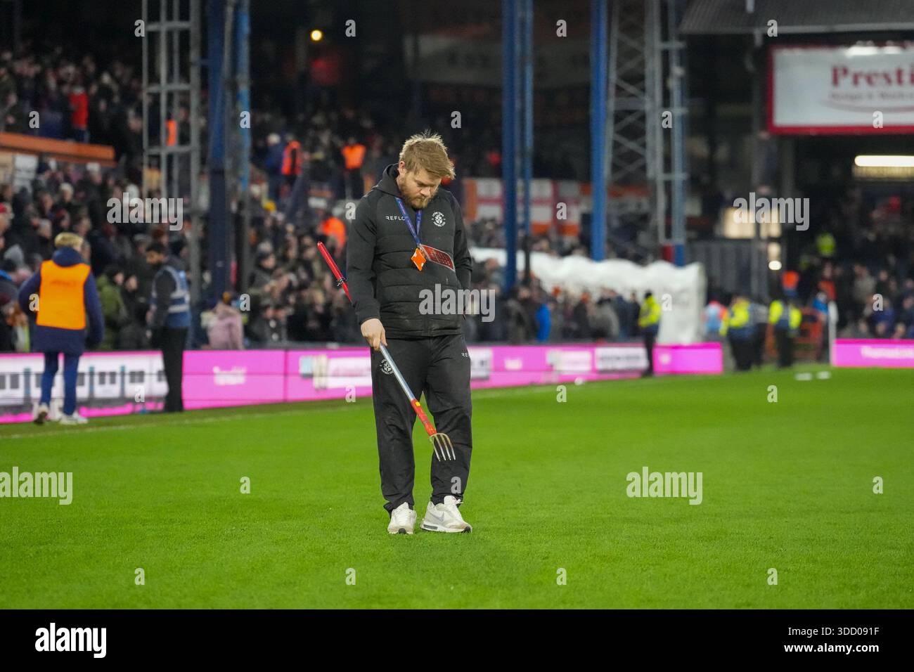 Luton Town ground staff during the Sky Bet League 1 match between Luton ...