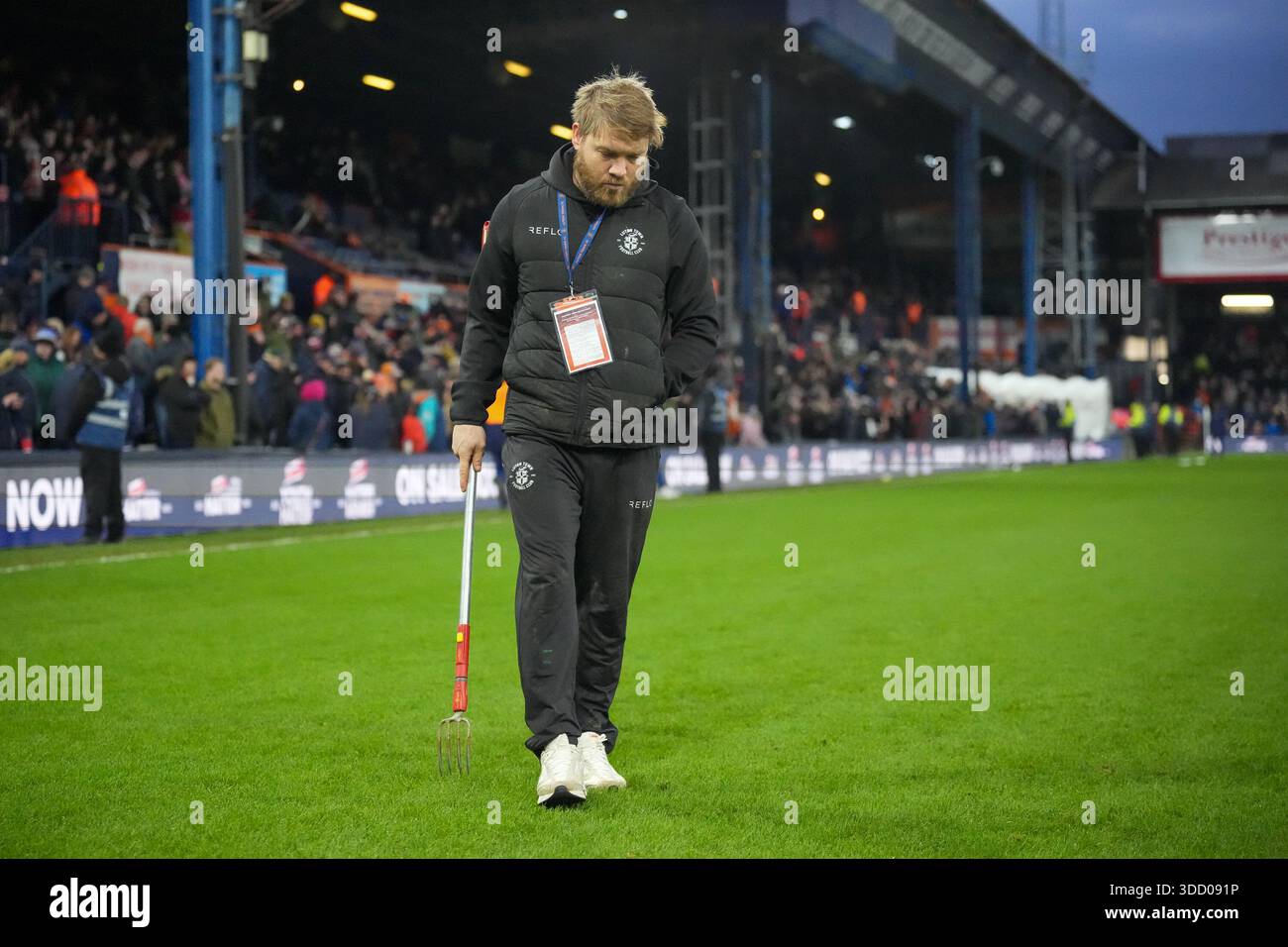 Luton Town ground staff during the Sky Bet League 1 match between Luton ...